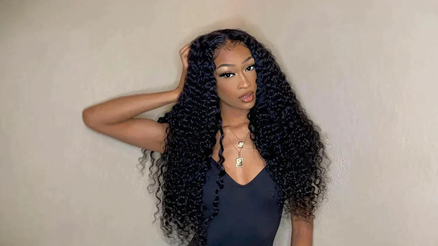 Comment dormir avec une perruque bouclée ? – SHINE HAIR